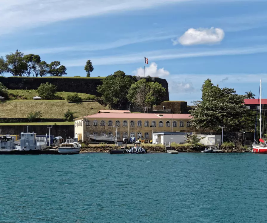 Le Fort Saint-Louis : Le fort militaire de Fort de France - Tourcrib
